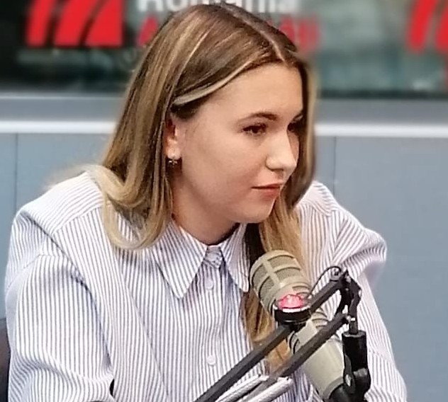 Alexandra Manda va studia la master cu celebrul regizor Craig Caton ...